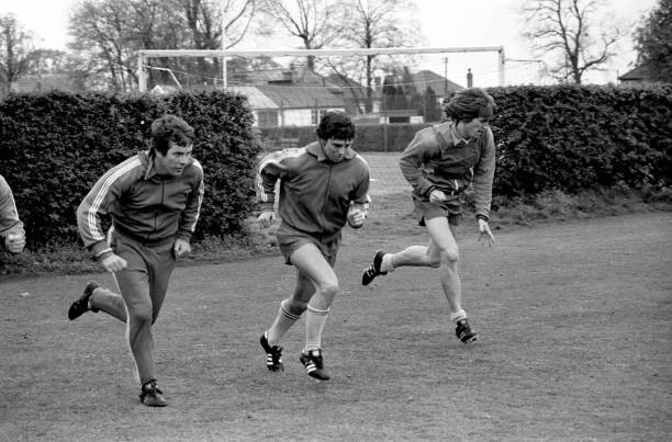 FULHAMS SKIPPER ALAN Mullery Jimmy Conway John Mitchell A Sprint T ...