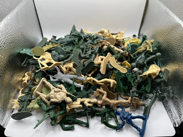 VINTAGE ARMY TOY men military soldiers plastic figures lot of 160 ...