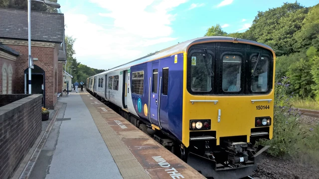 RAILWAY PHOTO CLASS 150 DMU 12x8 (A4) Northern Class 150/1 DMU at Dore ...