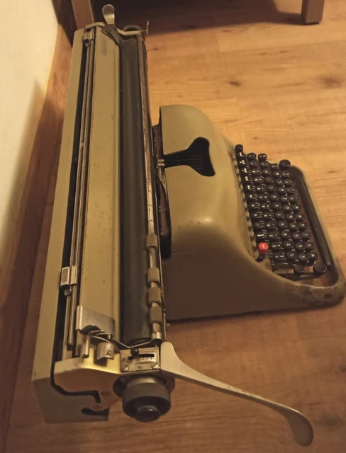 MACCHINA DA SCRIVERE Olivetti Lexikon 80 / Macchina Da scrivere Lexikon ...