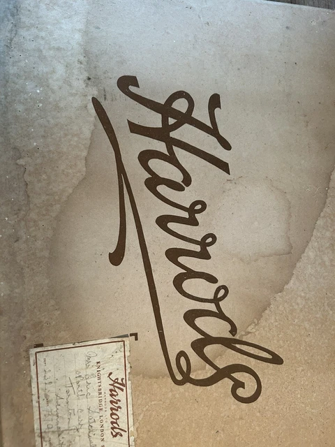 VINTAGE HARRODS BOX Collectibles, Vintage, Antique, Boxes, Harrods £5. ...