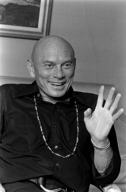 ACTOR YUL BRYNNER poses for portraits on August 30 1975 Old Photo $9.00 ...