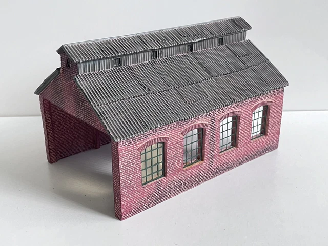 ‘RARE’ HORNBY THOMAS & Friends DOUBLE ENGINE SHED (R9222) £29.95 ...