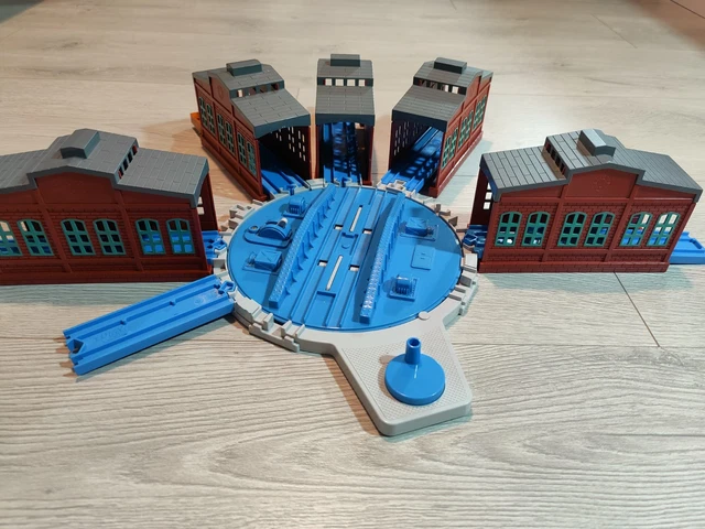 THOMAS THE TANK Engine Trackmaster Turntable And 5 Sheds Bundle £21.51 ...
