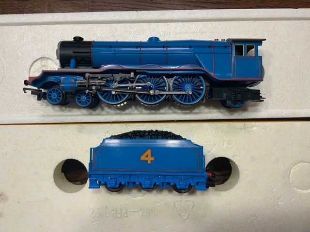 HORNBY THOMAS AND Friends Gordon the Big Blue Engine Steam Locomotive ...