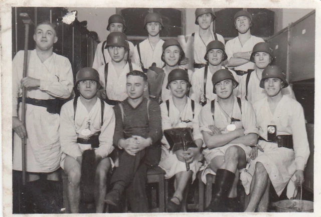 PRIVAT FOTO WEHRMACHT WK2 WW2 verkleidete Soldaten Karneval Fasching ...