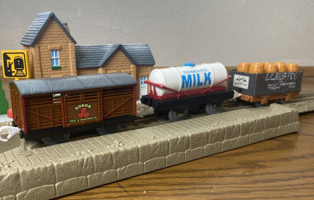 THOMAS FRIENDS TRACKMASTER Trucks & Track Sodor Fruit Milk Tanker SC ...