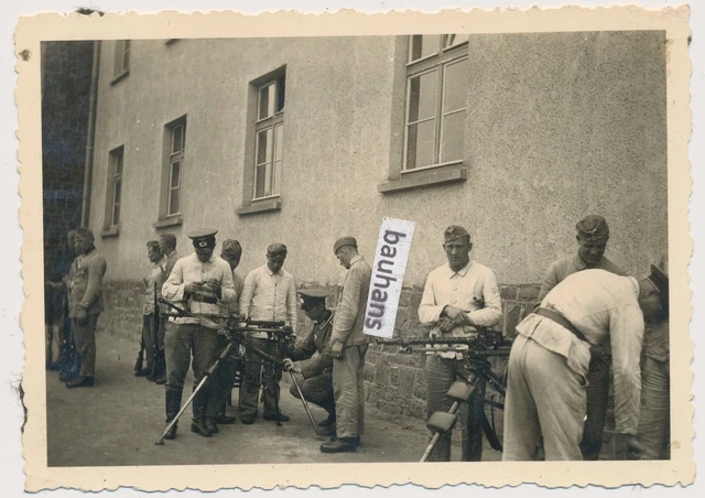 FOTO INFANTERIE-ERSATZ-BATAILLON 226 Soldaten Maschinengewehr (MG) Kaserne (63n) EUR 6,90 ...