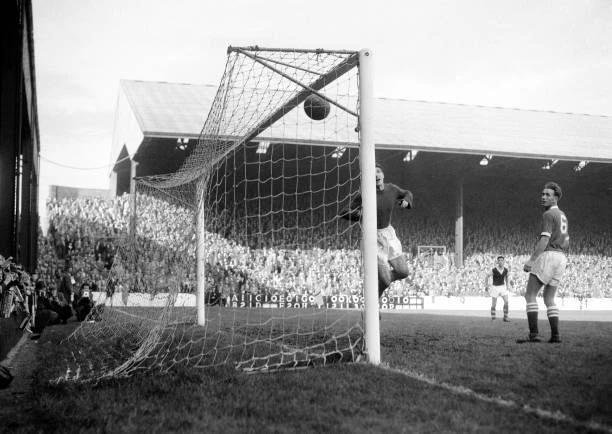 CHELSEA GOALKEEPER REG Matthews And Teammate Derek Saunders Old ...