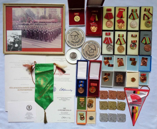 KONVOLUT DDR ORDEN Abzeichen Medaille Urkunde MdI Stasi Aktivist Banner ...
