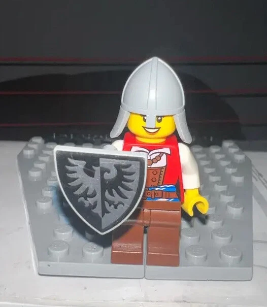 LEGO FALCON CASTLE Knight Minifigure Helmet Shield Medieval Building ...