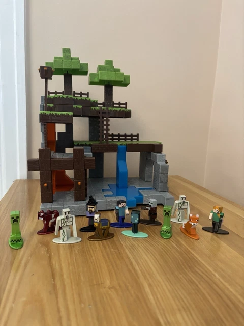 MINECRAFT WITH THE Overworld Nano Scene with Figures! £18.00 - PicClick UK