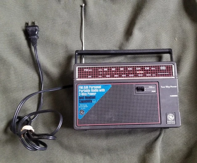VINTAGE GE GENERAL Electric AM/FM Two-Way Portable Radio Model 7-26600 ...