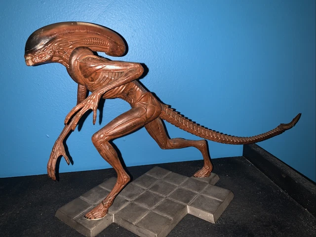 HALCYON DOG ALIEN Xenomorph Creature 1:9 scale Built & Painted Model ...