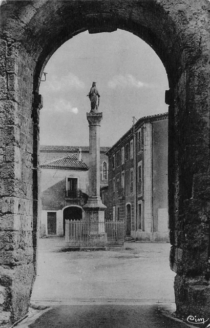 34 POUSSAN STATUE De La Vierge Et Place De L Eglise EUR 5,90 - PicClick FR