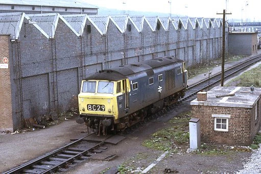 ORIGINAL COLOUR SLIDE of D7022 BR class 35 Hymek diesel hydraulic loco ...