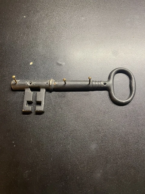 VINTAGE CAST IRON Skeleton Key Wall Mount Hook Key Holder Hanger (B7 ...