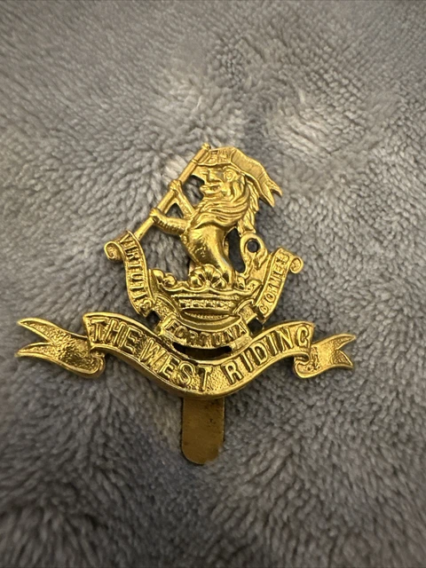 FIRST WORLD WAR Cap Badge Duke Of Wellingtons West Riding Regiment 1916 ...