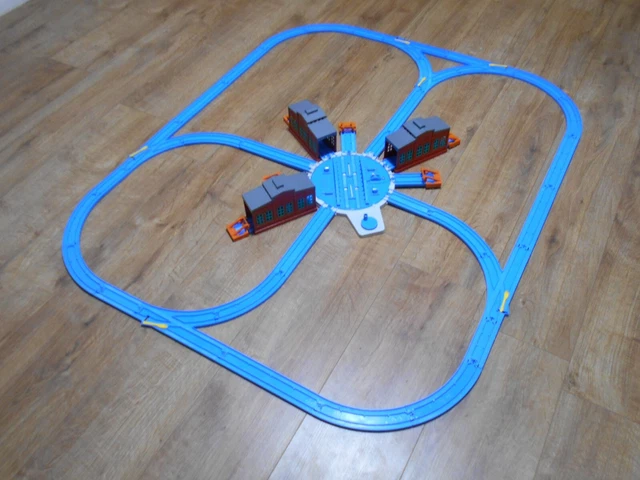 TOMY TRACKMASTER THOMAS The Tank Engine turntable engine shed buffers ...