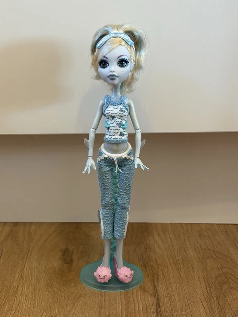 MONSTER HIGH LAGOONA Blue Dead Tired Doll Including Stand £65.00 ...