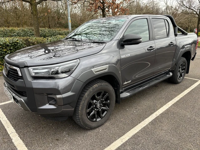 2022 TOYOTA HILUX Invincible X AUTO 2.8 D-4D Double Cab Pick Up, ROLLER ...