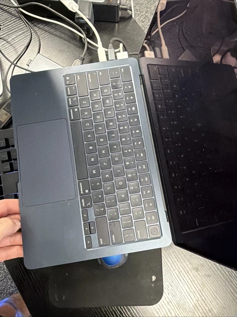 APPLE MACBOOK AIR M4 13" 2025 - Works external Display only- AI/Dev ...