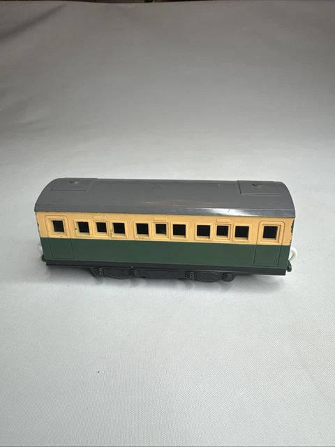 TOMY GREEN EXPRESS Coach Thomas The Tank Engine & Friends £10.99 ...