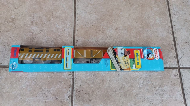 THOMAS TRACKMASTER DIESEL 10 train with original trucks (batt op'd ...