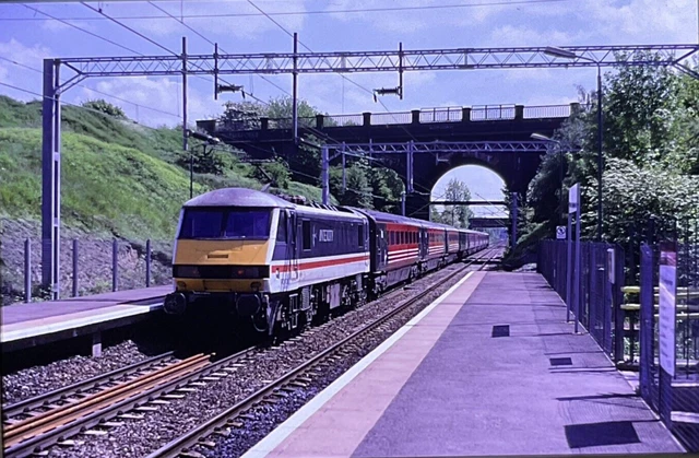 CLASS 90 - Train 35mm Colour Slide-90001 - See note £2.59 - PicClick UK