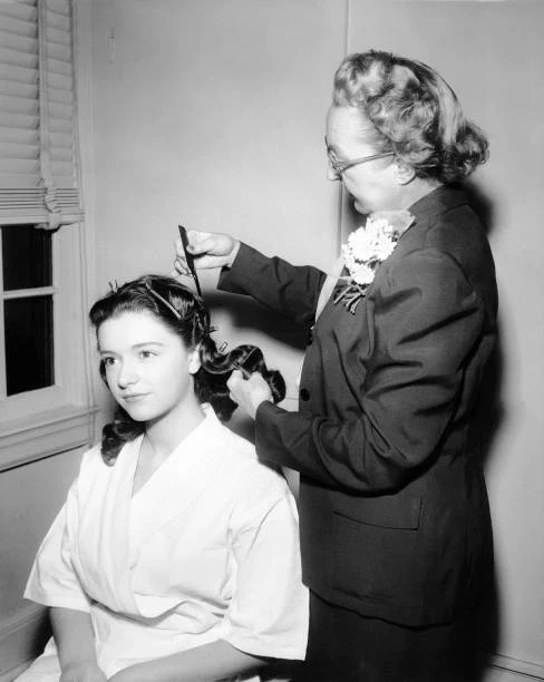 ITALIAN OPERA SINGER And Actress Anna Maria Alberghetti Has Her Hair ...