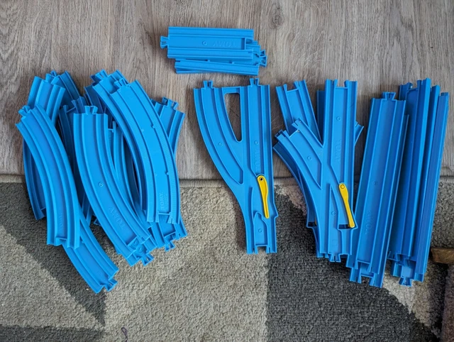 VINTAGE TOMY TRACKMASTER Thomas The Tank Engine Blue Track 30 Pieces ...