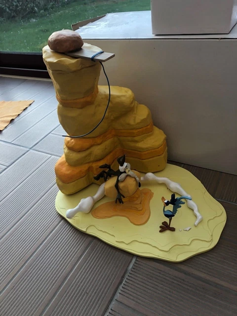 FIGURINE DIORAMA BIP Bip Coyote Road Runne Wile E. LOONEY TUNES ATLAS ...