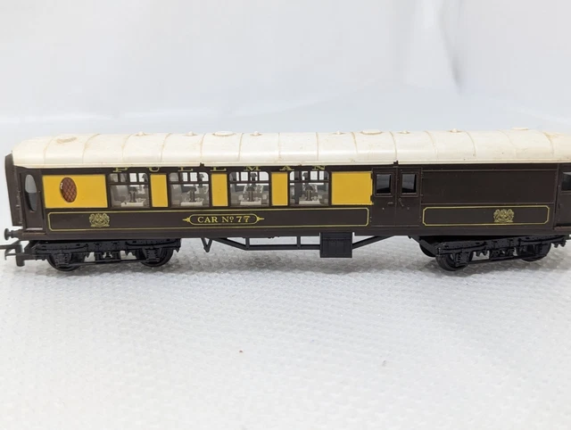 TRI-ANG OO GAUGE Passenger Carriages x 2 Vintage Car 77 & Car 79 MBT ...