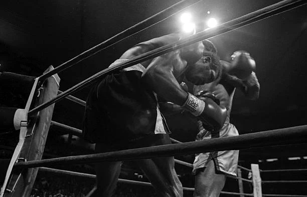 LARRY BONDS IS Hit By A Punch V Sugar Ray Leonard Old Boxing Photo $9. ...
