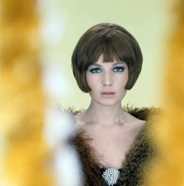 MONICA VITTI POSING beside a flower 1960s Historic Old Photo EUR 6,61 ...