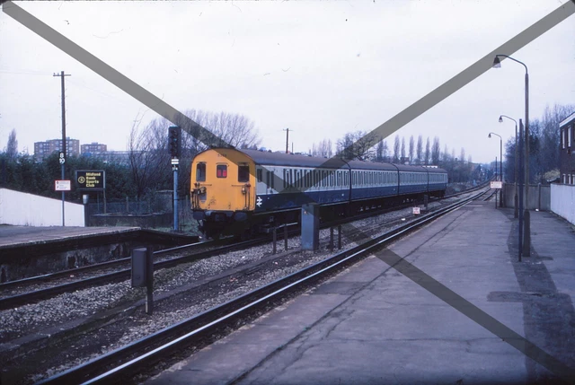 RAILWAY LOCOMOTIVE 35MM Slide – Class 415 Emu At New Beckenham Station ...
