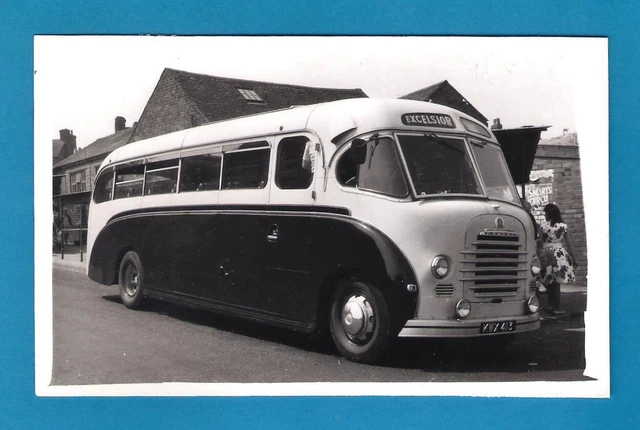 SHROPSHIRE COACH PHOTO ~ Excelsior Coaches KWX413 - 1954 Duple Vega ...