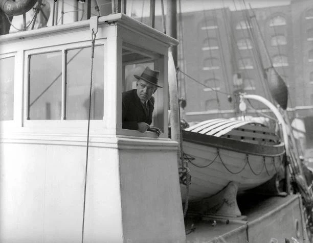 SIR ERNEST SHACKLETON seen here aboard 1921 Old Photo £5.63 - PicClick UK