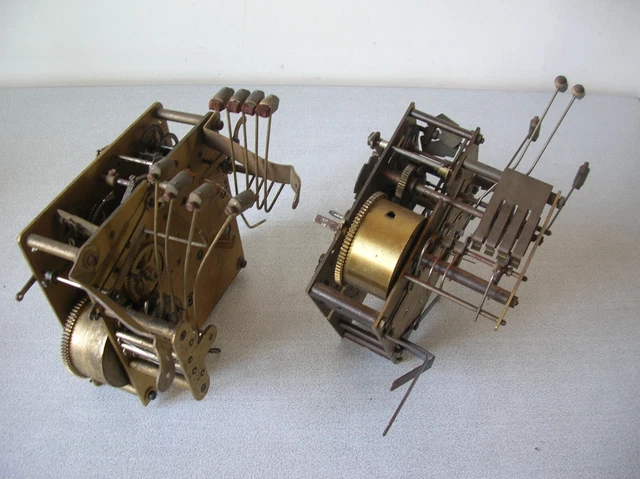 LOT DE 2 anciens mécanisme d'horloge carillon pendule 8 et 4 marteaux ...