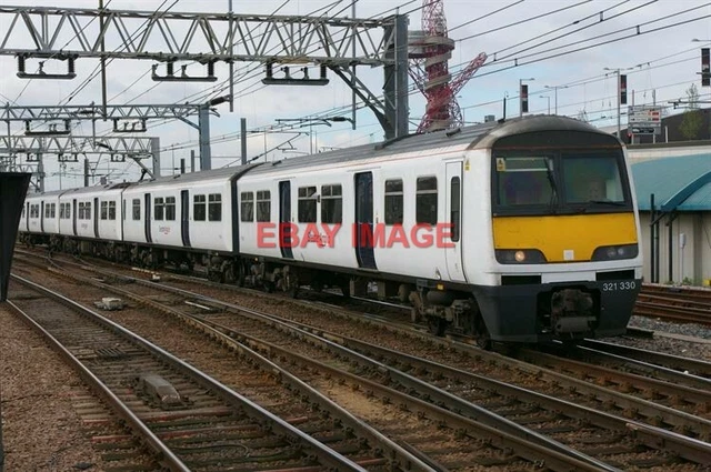PHOTO CLASS 321 321330 Arrives At Stratford 5C92 1032 London Liverpool ...