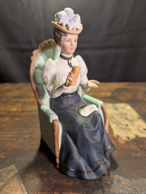 VINTAGE AVON LADY 1982 Mrs. Albee President's Club Award Figurine, No ...