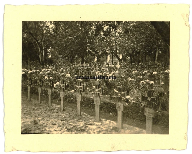ORIG. FOTO GRAB Soldaten in Friedhof an orthodoxe Kirche SCHISDRA ...
