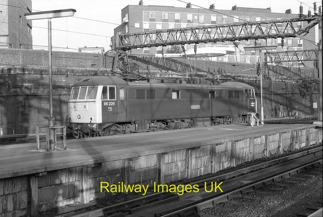 RAILWAY PHOTO - Electric Scot - 86 225 c1981 Class 86 BR Blue £2.00 ...