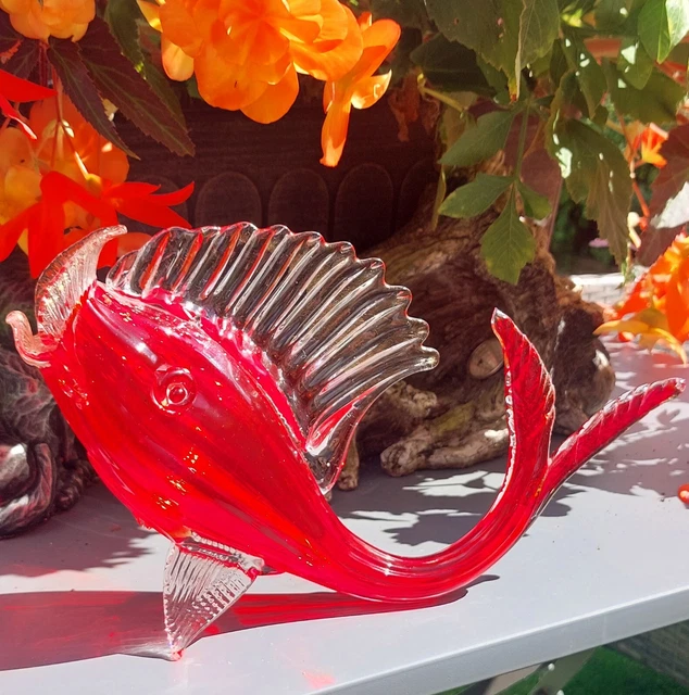 LARGE RUBY RED Ribbed Murano Glass Fish With Gold Fleck Inclusions £20. ...