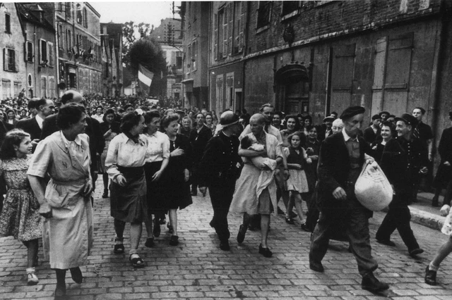 WW2 - PHOTO - Exhibition de femme tondue à la libération de Chartres ...