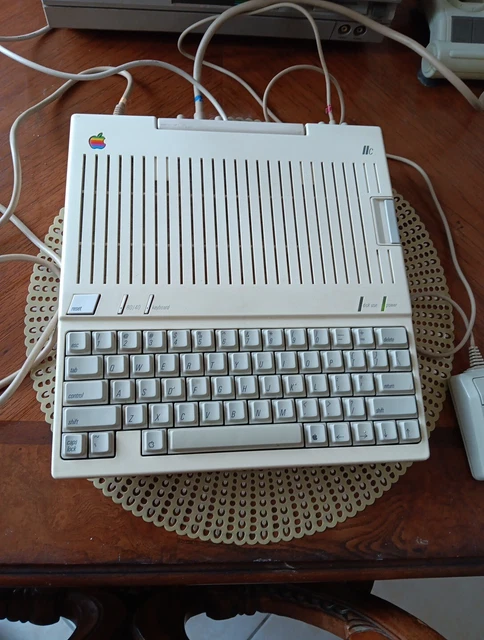 VINTAGE APPLE IIC 2c A2S4100 - Computer and Power Supply Plus Extras ...