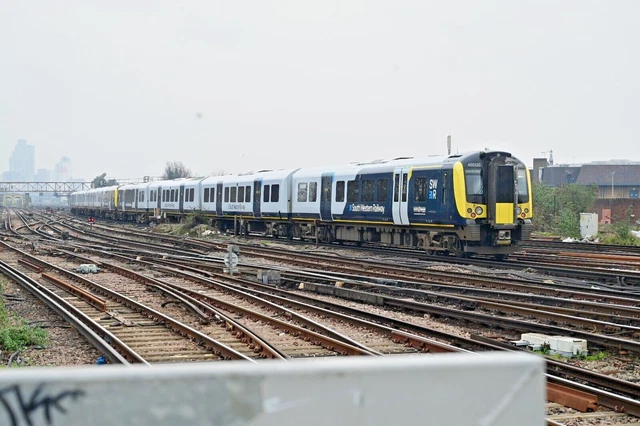 CLASS 450 NO 450110 in south western at clapham jn £1.00 - PicClick UK