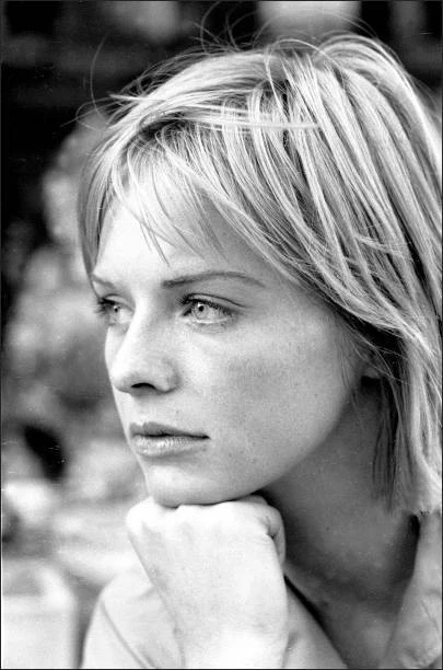 ACTRESS SUSANNAH YORK Rushing Out Of The Old Vic Theatre Old Photo EUR ...