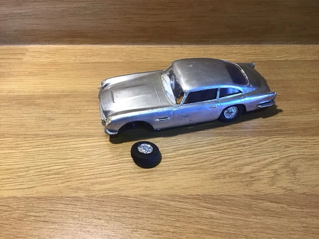 UNBRANDED POSSIBLE ASTON Martin DB5 Car - Plastic - Built - Scale 1:43 ...
