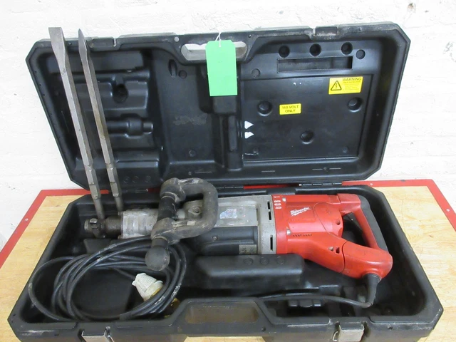 MILWAUKEE KANGO K900 110v Breaker C/W Point & Chisel. Price Inc VAT REF ...